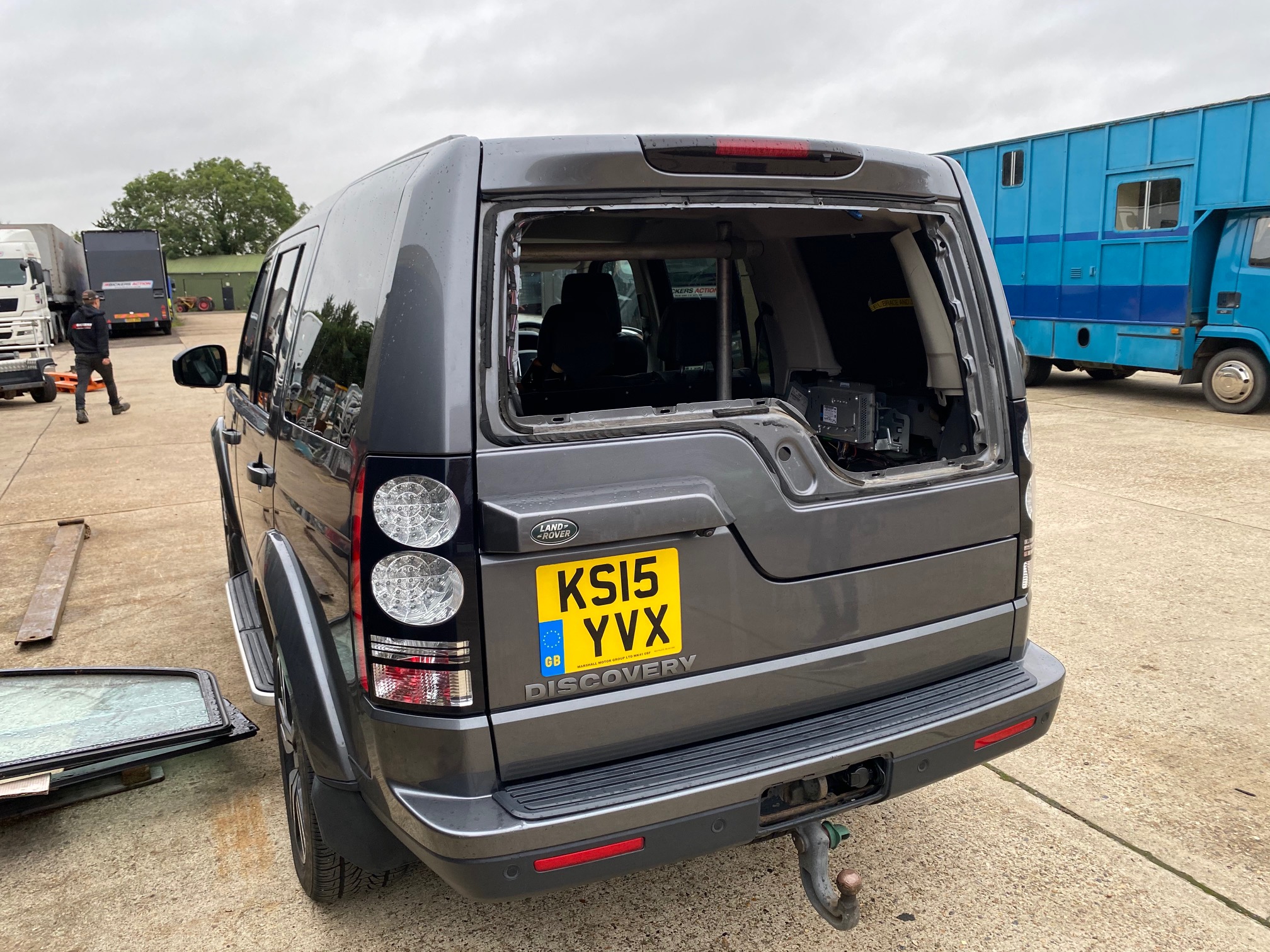 Discovery 4X4 Tracking Vehicles - Pursuit/Escort - Bickers Action