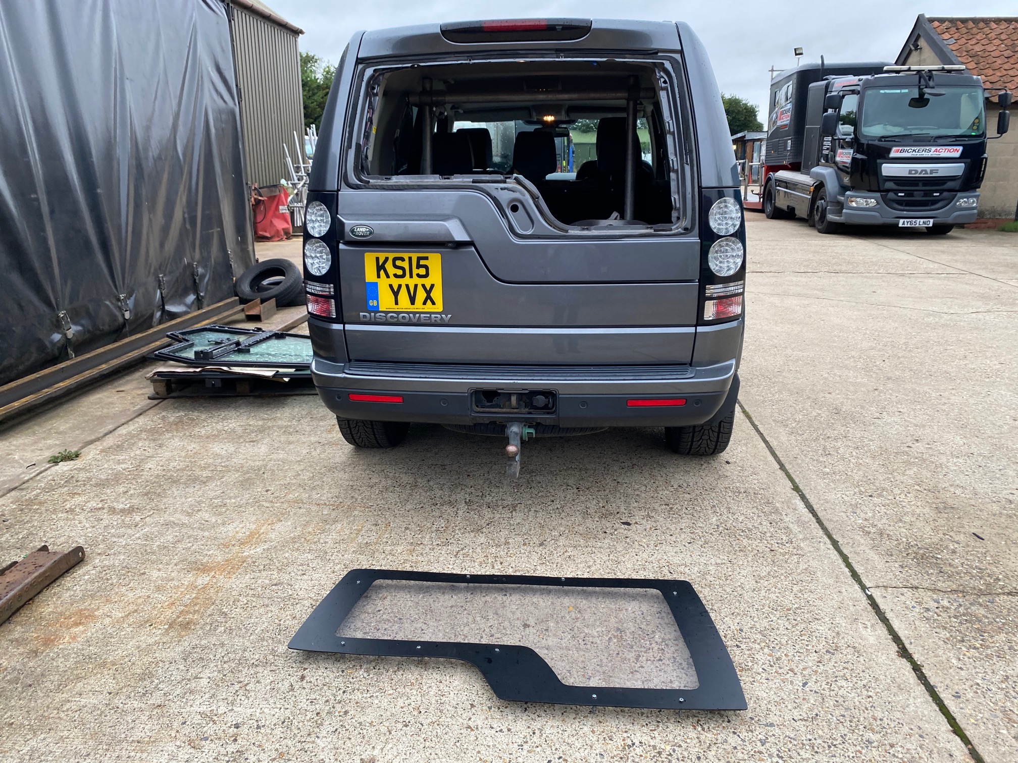 Discovery 4X4 Tracking Vehicles - Pursuit/Escort - Bickers Action